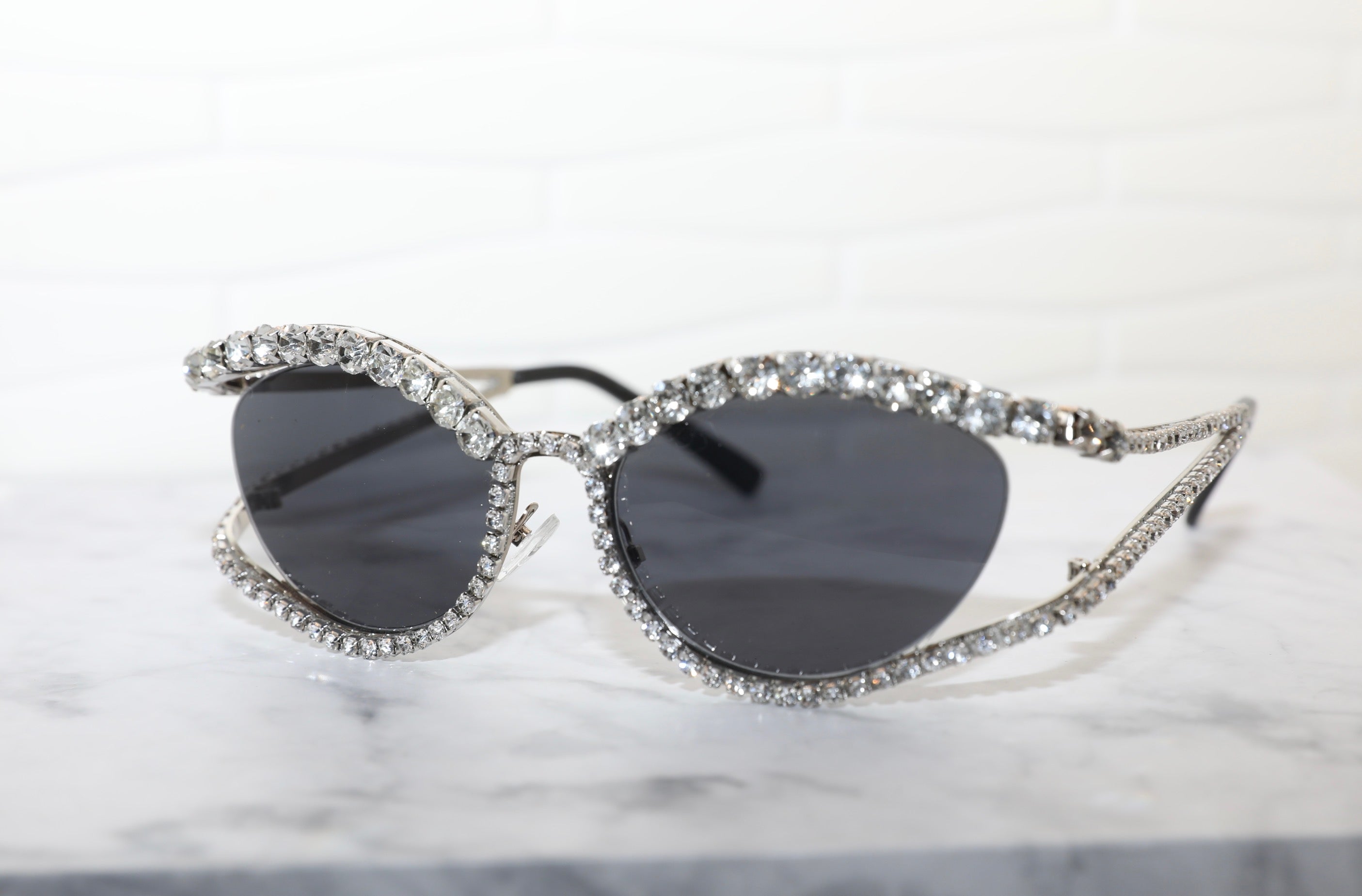 Renaissance Shades – The Ton